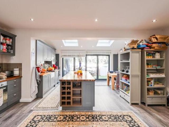 3 bedroom end of terrace house for sale in Kingfield Street, Canary Wharf, London, E14