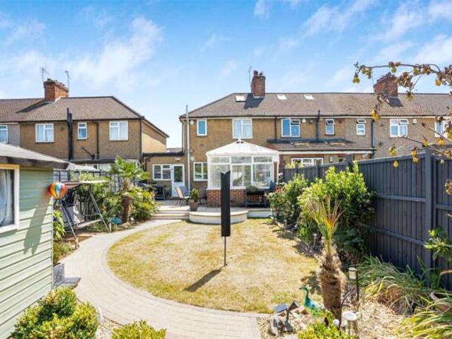 3 bedroom end of terrace house for sale in Kingswood Road, Watford, Hertfordshire, WD25