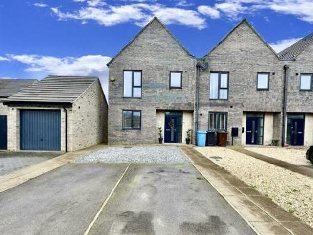 3 Bedroom End Of Terrace House For Sale In Kingswood