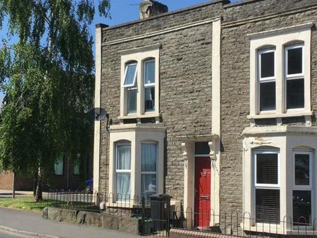 3 Bedroom End Of Terrace House For Sale In Kingswood