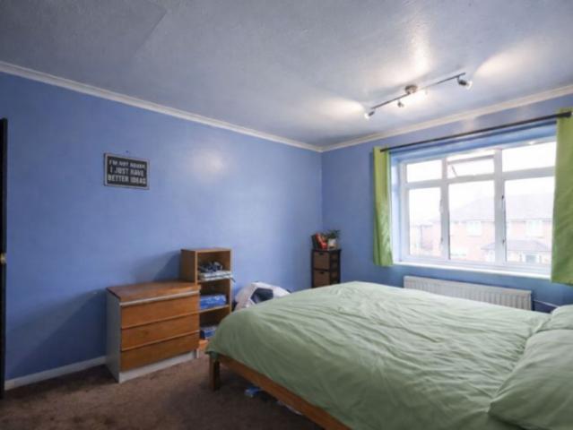 3 bedroom end of terrace house for sale in Kings Drive, Edgware, HA8