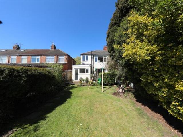 3 bedroom end of terrace house for sale in Hotham Road North, Hull, HU5