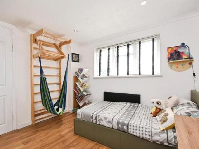 3 bedroom end of terrace house for sale in Houblon Drive, Chelmsford, CM2