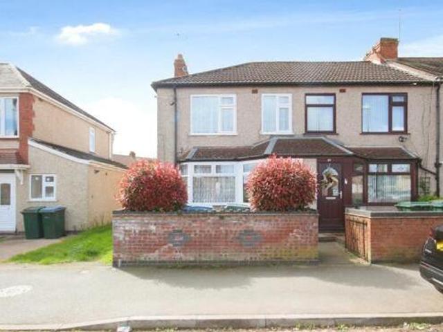 3 Bedroom End Of Terrace House For Sale In Holbrooks