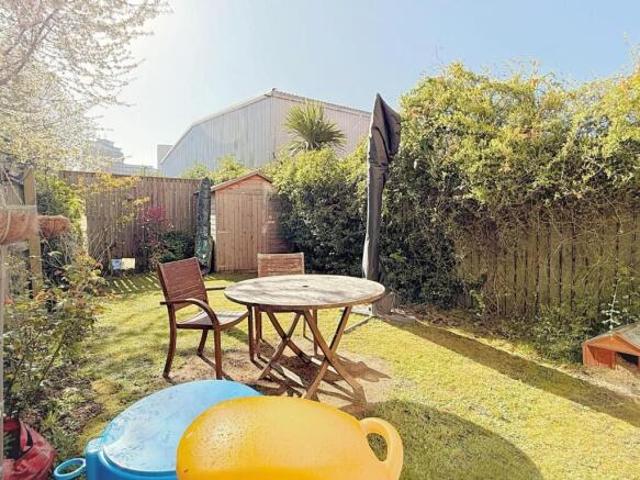 3 bedroom end of terrace house for sale in Holts Crest Way, Armley, LS12
