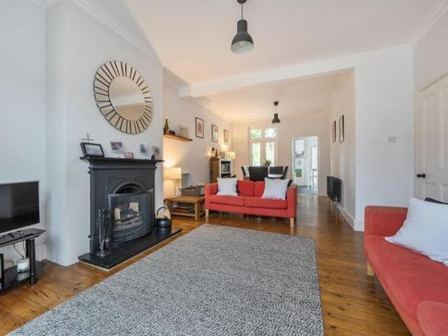 3 bedroom end of terrace house for sale in Holtwhites Hill, Enfield, EN2