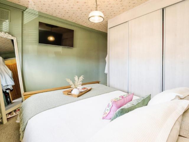 3 bedroom end of terrace house for sale in Hood Road, Rainham, RM13
