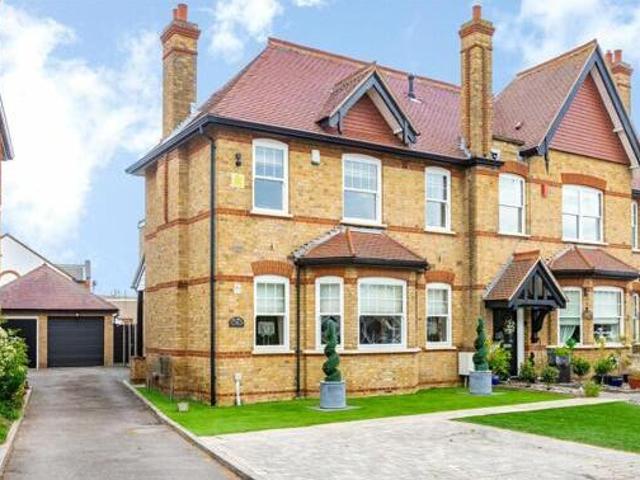 3 Bedroom End Of Terrace House For Sale In Hornchurch