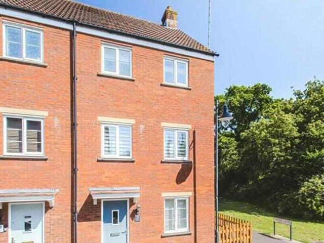 3 Bedroom End Of Terrace House For Sale In Haydon End, Swindon