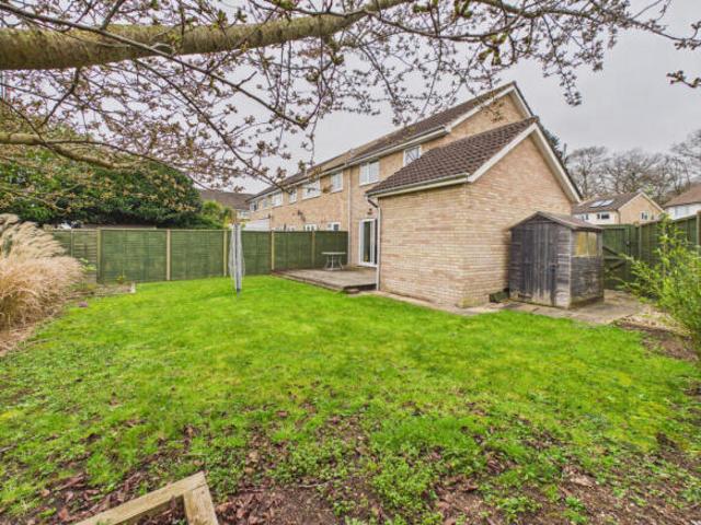 3 bedroom end of terrace house for sale in Hazel Dr, Woodley, RG5