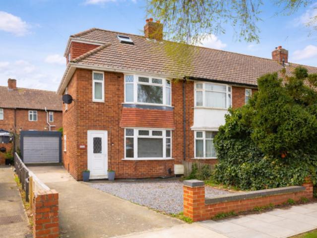 3 bedroom end of terrace house for sale in Hamilton Drive East, Holgate, York, YO24