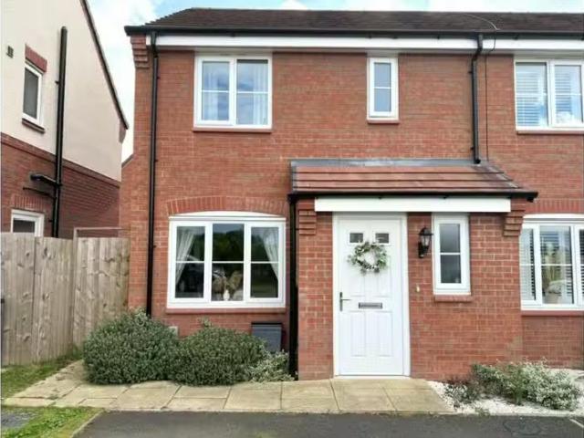 3 bedroom end of terrace house for sale in Hewett Close, Tamwo.