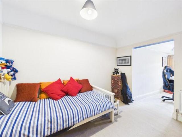 4 bedroom end of terrace house for sale in Headley Walk, Bristol, BS13