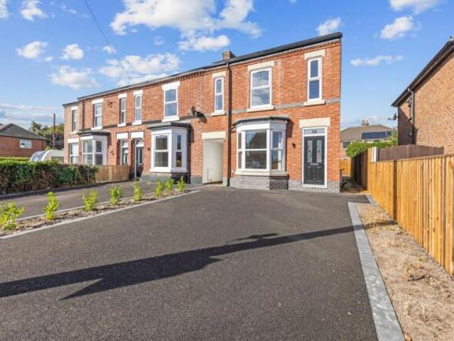 3 bedroom end of terrace house for sale in Heath Road, Penketh, WA5