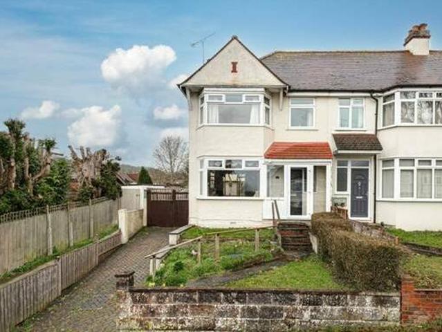 3 bedroom end of terrace house for sale in Hempshaw Avenue Banstead SM7