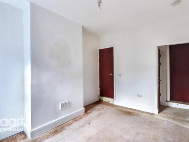 3 bedroom end of terrace house for sale in Hendon Rise, Nottingham, NG3