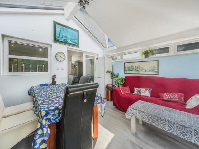3 bedroom end of terrace house for sale in Henniker Gate, Chelmsford, CM2 6QH, CM2
