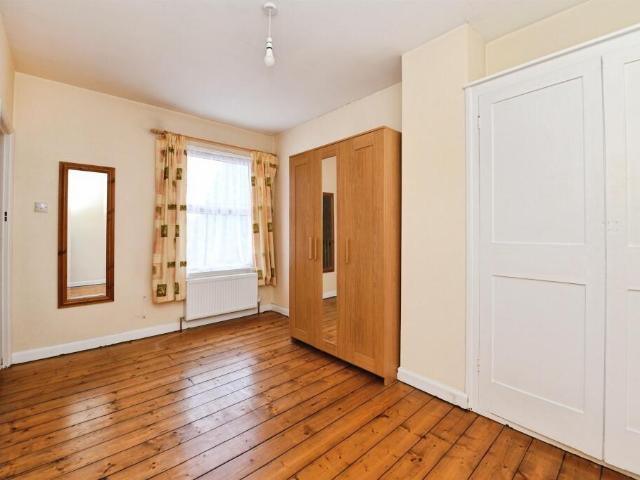 3 bedroom end of terrace house for sale in Henry Road, Chelmsford, CM1