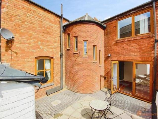 3 bedroom end of terrace house for sale in High Street, Syston, LE7