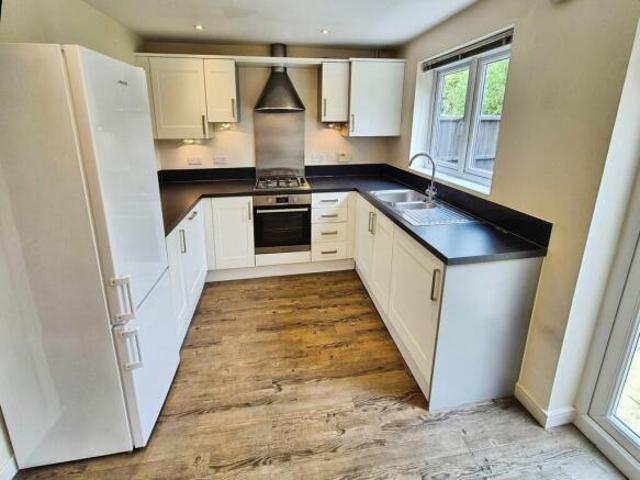 3 bedroom end of terrace house for sale in Highfields, RG22