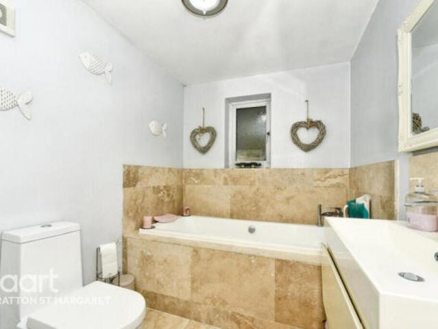 3 bedroom end of terrace house for sale in Hyde Road, Swindon, SN2