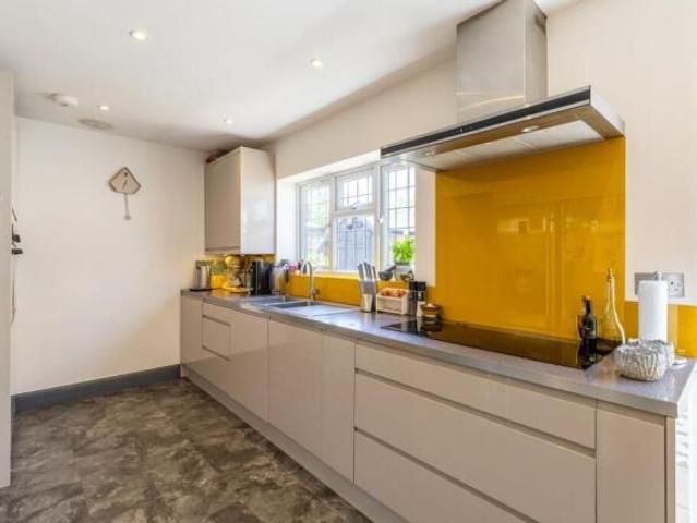 3 bedroom end of terrace house for sale in Juniper Close, Guildford, GU1
