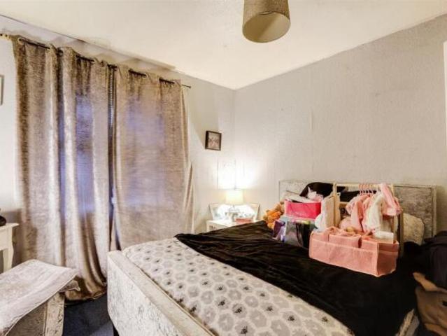 3 bedroom end of terrace house for sale in Oakington Close, Nottingham, NG5
