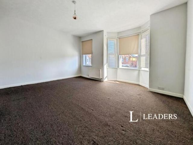 3 bedroom end of terrace house for sale in Oakley Road, Southampton, Hampshire, SO16