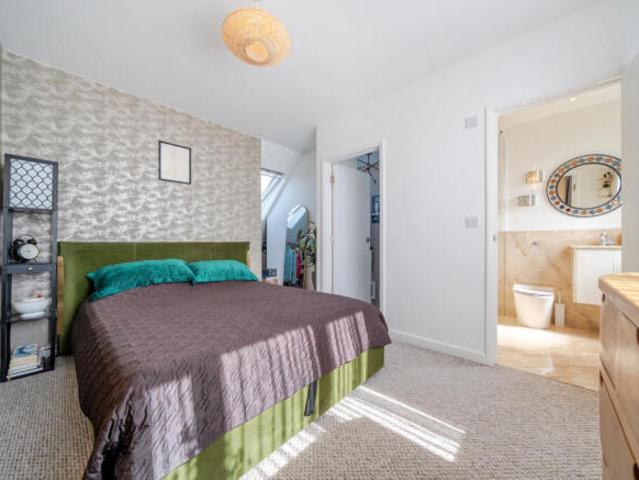 3 bedroom end of terrace house for sale in Offenham Road, London, SE9