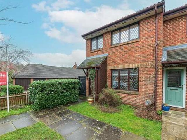 3 bedroom end of terrace house for sale in Oleander Close Heathlake Park Crowthorne RG45