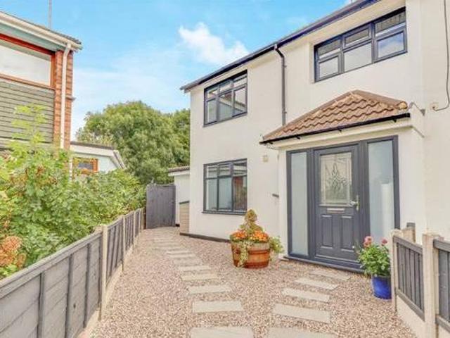 3 bedroom end of terrace house for sale in Orchard Side Eastwood SS9