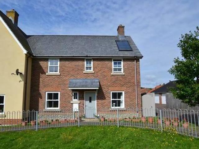 3 bedroom end of terrace house for sale in Owen Cole Close Great Massingham PE32