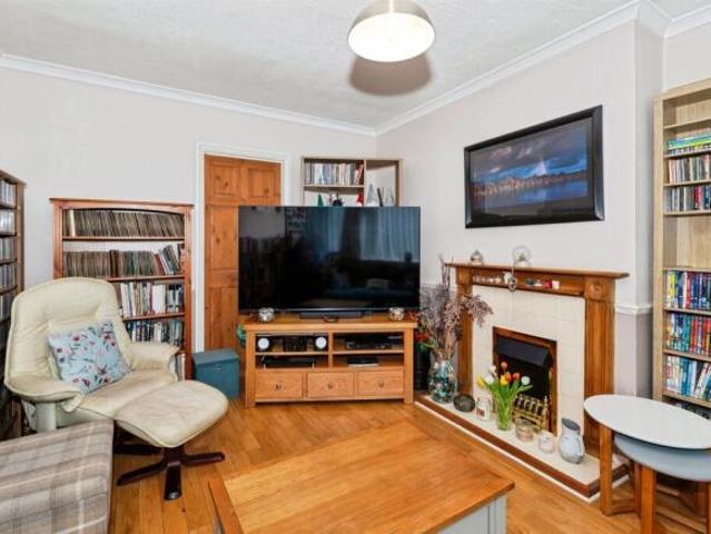 3 bedroom end of terrace house for sale in Lower Lees Road, SLOUGH, SL2
