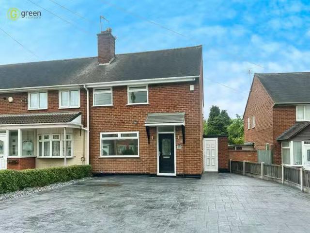 3 bedroom end of terrace house for sale in Longmeadow Crescent.