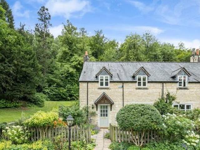 3 bedroom end of terrace house for sale in Longfords Mill Minchinhampton GL6 GL6