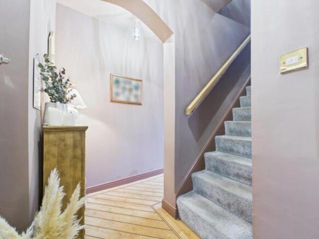 3 bedroom end of terrace house for sale in Longwood Road, Huddersfield, HD3