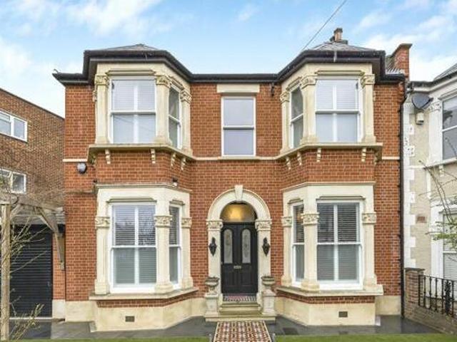 3 Bedroom End Of Terrace House For Sale In London