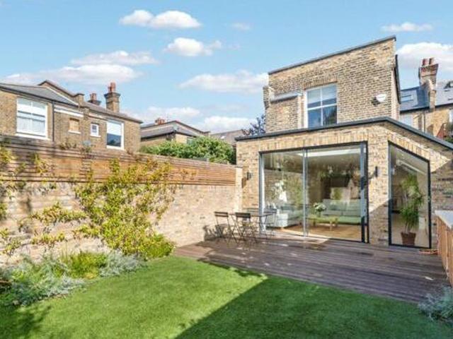 3 Bedroom End Of Terrace House For Sale In London