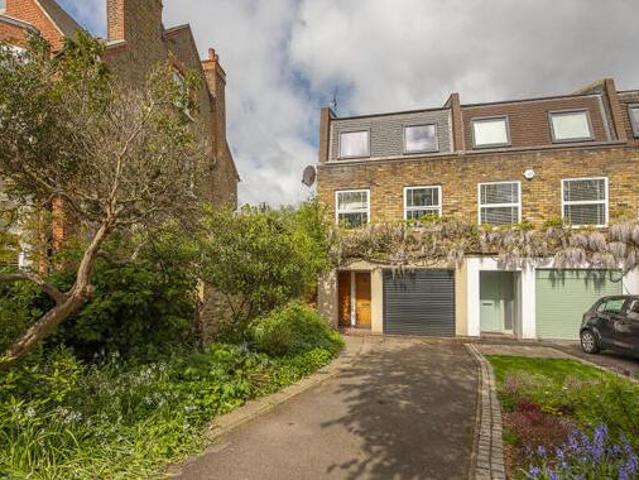3 Bedroom End Of Terrace House For Sale In London