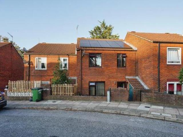 3 Bedroom End Of Terrace House For Sale In London