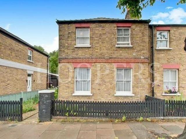 3 Bedroom End Of Terrace House For Sale In London