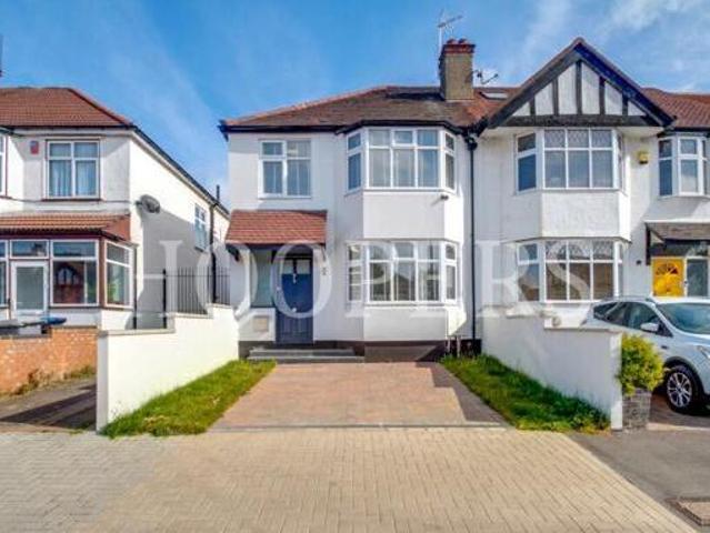 3 Bedroom End Of Terrace House For Sale In London