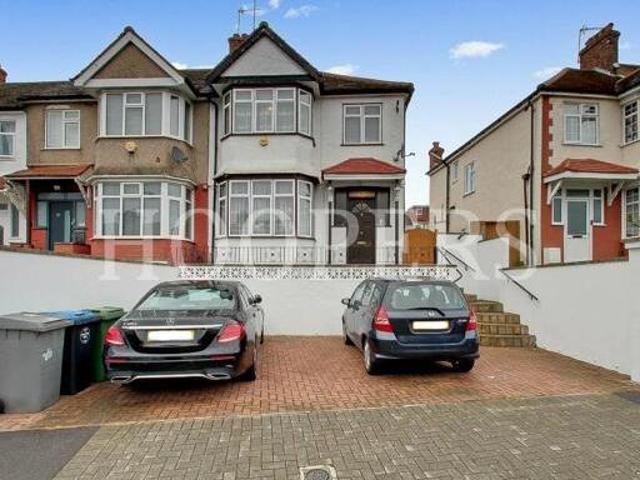3 Bedroom End Of Terrace House For Sale In London