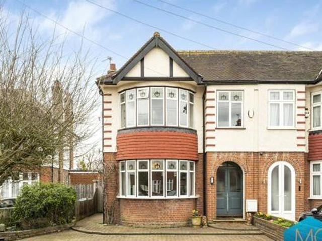 3 Bedroom End Of Terrace House For Sale In London