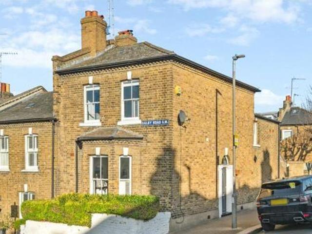 3 Bedroom End Of Terrace House For Sale In London