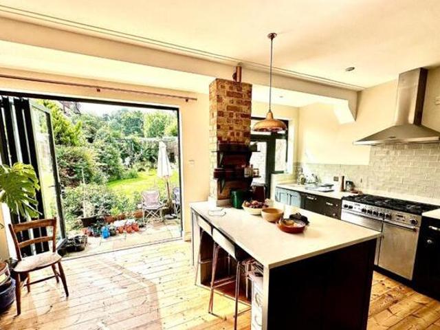 3 Bedroom End Of Terrace House For Sale In London