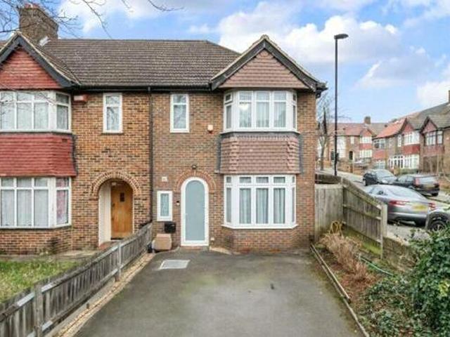 3 Bedroom End Of Terrace House For Sale In London