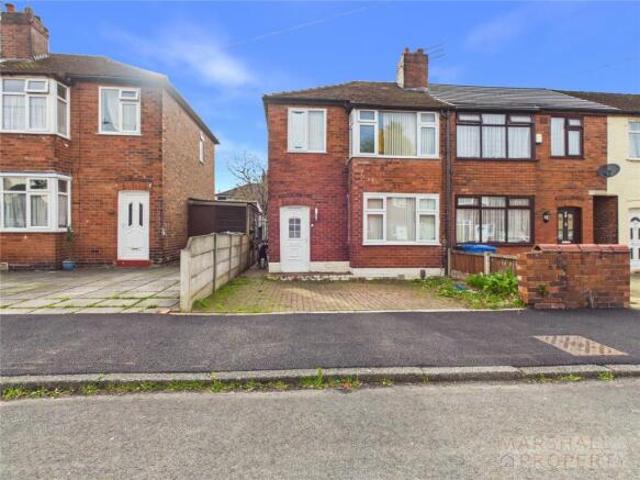 3 bedroom end of terrace house for sale in Lostock Avenue, Warrington, WA5