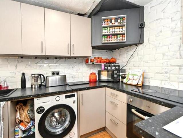 3 bedroom end of terrace house for sale in Lakelands Close, Eastbourne, BN22