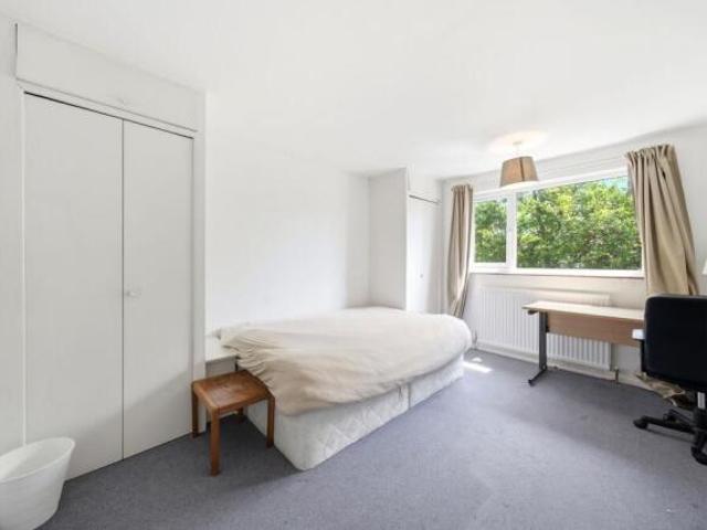 3 bedroom end of terrace house for sale in Lexington Close, Cambridge, CB4
